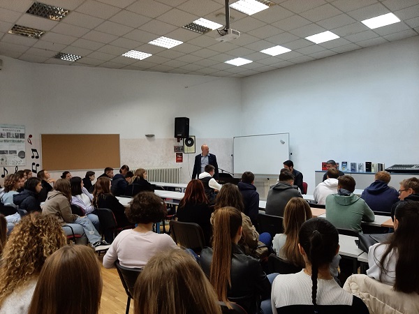 GOSTI U GORNJOGRADSKOJ: VEDRAN MLIKOTA I GORAN VIŠNJIĆ – Gornjogradska ...
